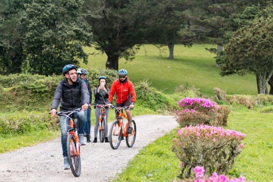 From Ponta Delgada: Sete Cidades Jeep, Bike, & Kayak Ride