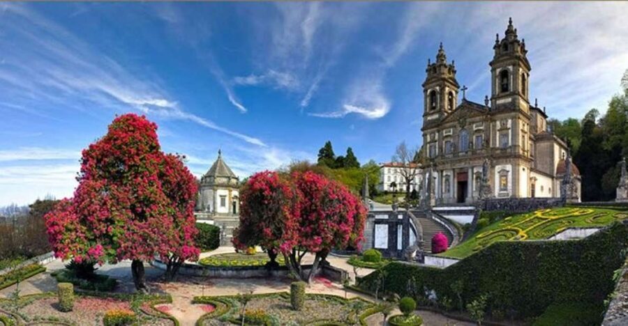 From Porto: Braga and Guimarães Day Trip with Lunch