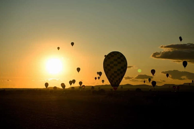 From Prague: Hot Air Balloon Ride with Champagne and Snacks