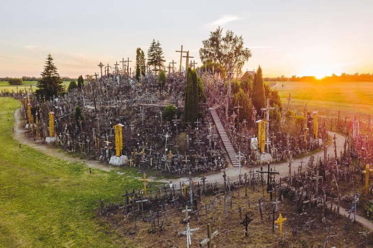 From Riga: Hill of Crosses & Enchanting Jelgava Group Tour - Crossing Borders and Stopping for Photos