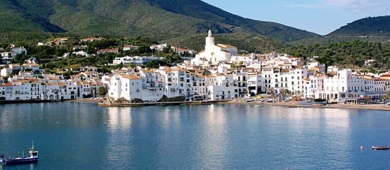 From Roses: Cruise on Costa Brava to Cadaqués - The Journey Begins: From Roses to Cap de Creus