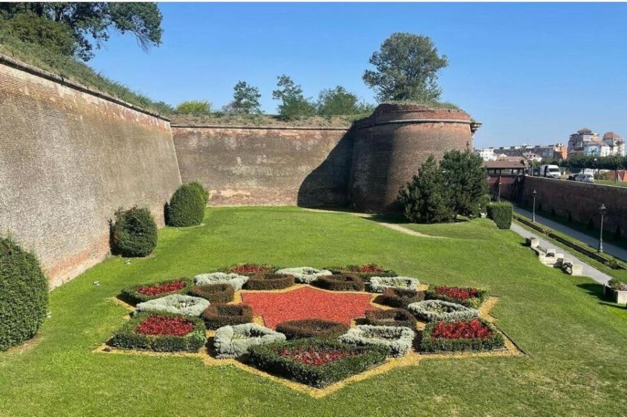 From Sibiu: Alba Carolina Citadel and Corvin's Castle Tour