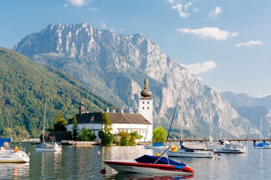 From Vienna: Full Day Trip to Hallstatt and Salzkammergut
