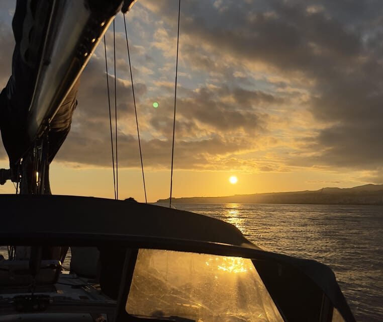 Full Day: Sailing tour with lunch & snorkeling included.