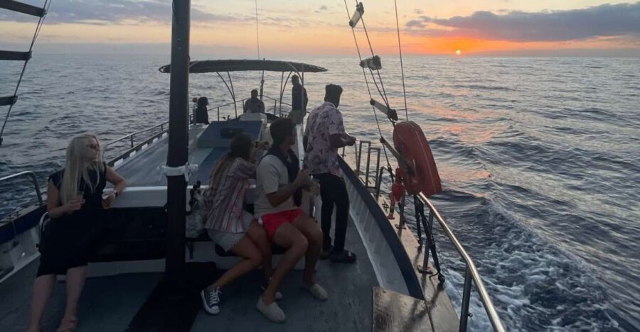 Funchal: Sunset Tour on Traditional Madeiran Boat w/ Drinks