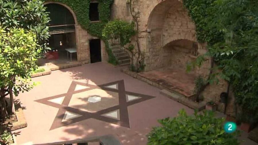 Girona: Small Group Jewish History Tour of Girona and Besalú