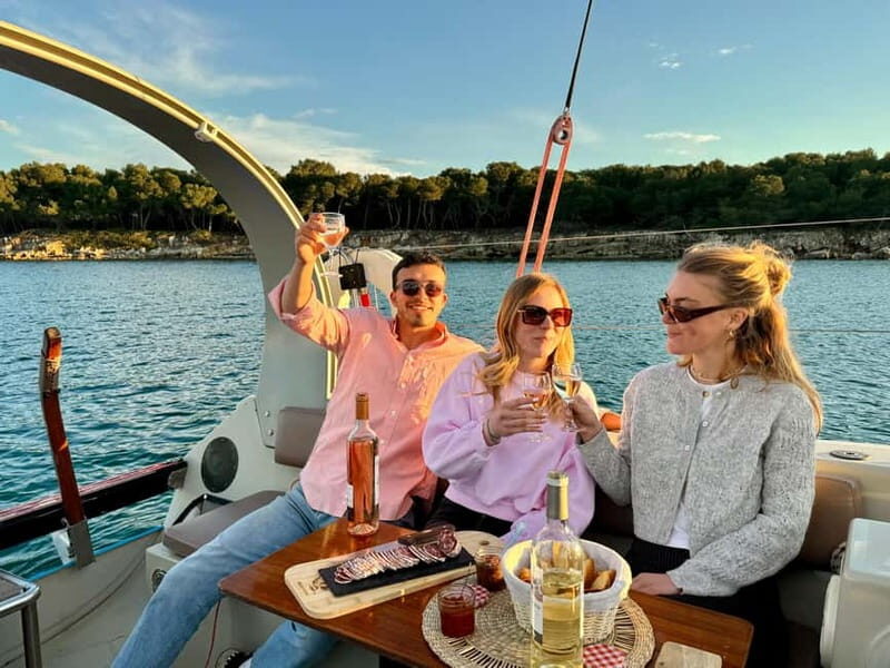 Golf Juan: Sunset Sailing Cruise with aperitif at the Island