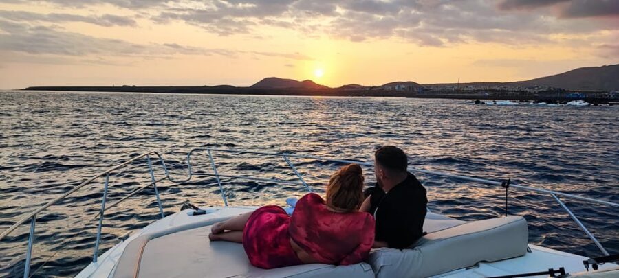 Gourmet cruise at sunset with whale watching