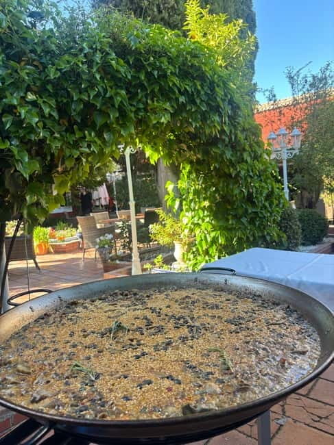 Granada: Dinner with Paella on a Terrace in the Albayzín and Live Flamenco
