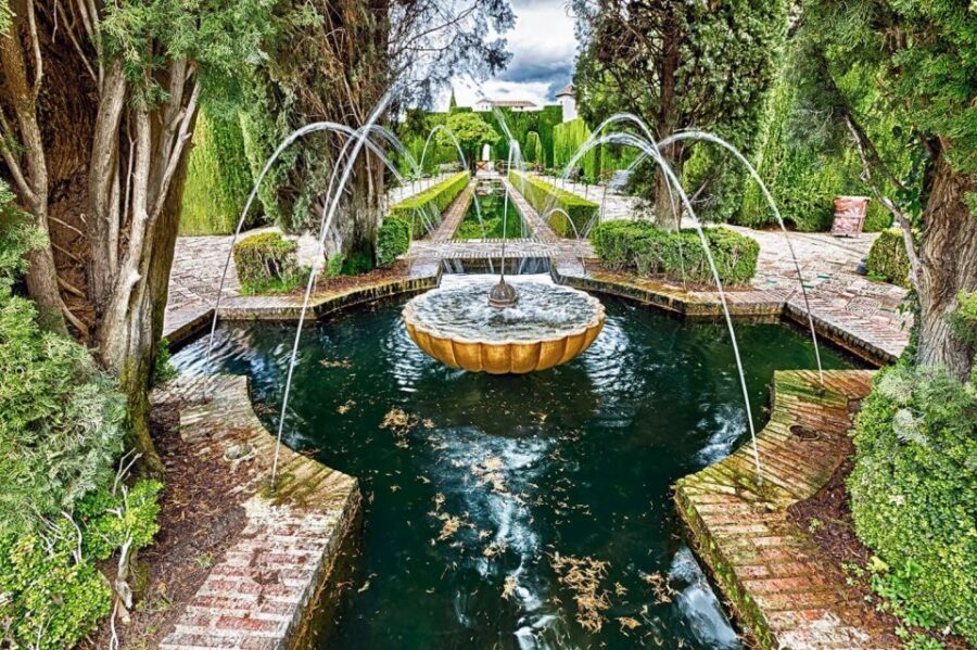 Granada: Full Alhambra Premium Guided Tour with Tickets