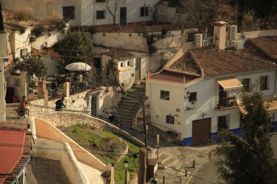 Granada: Highlights & Viewpoints eBike Tour with Tapas Break