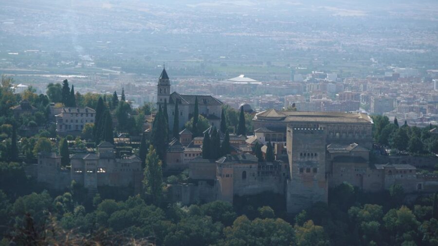 Granada: Historical City Center Guided Segway Tour
