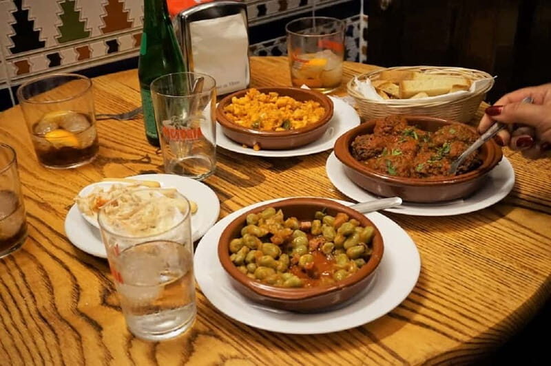 Granada: Traditional Tapas and Wine Tour
