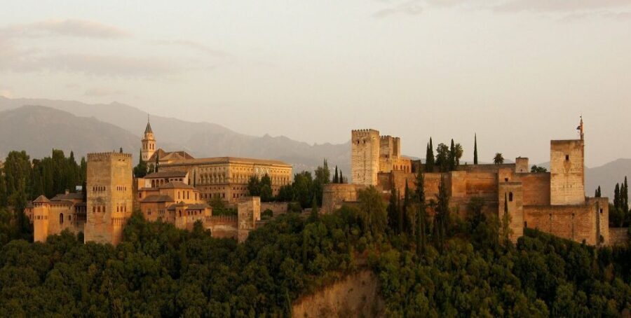 Granada: Walking Tour with Panoramic City Views