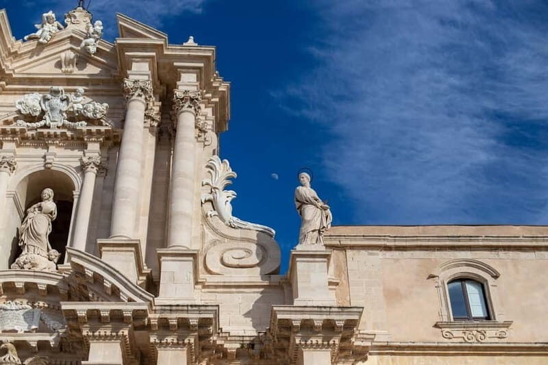 Guided tour of Ortigia with Fish Street Food at the market