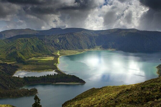 Guided tour of Sete Cidades & Lagoa do Fogo, lunch included