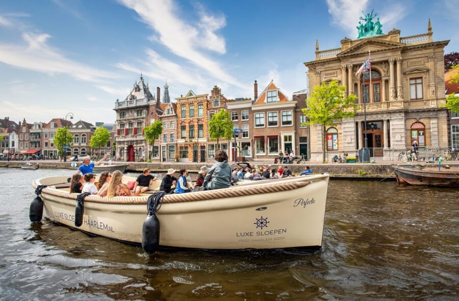 Haarlem: Guided Highlights Canal Cruise on Open Boat