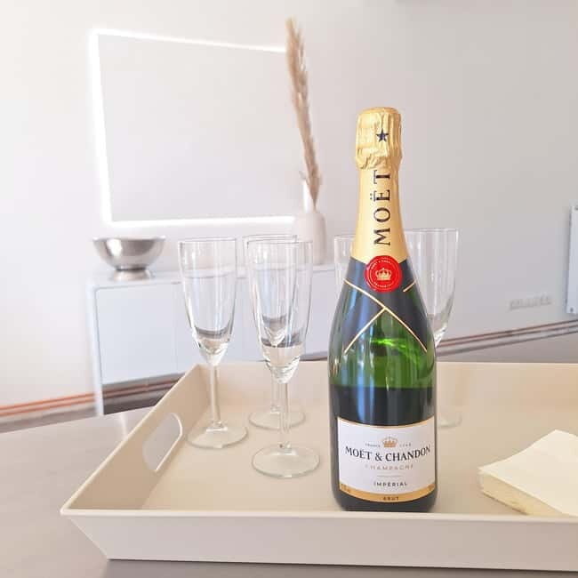 Hamburg: Soap art workshop with champagne