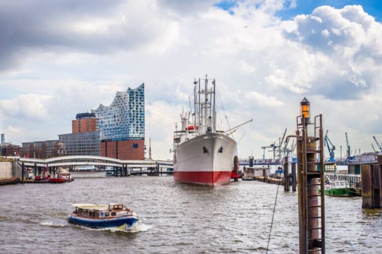 Hamburg: Ultimate Barge Tour with Live Commentary - Practical Tips