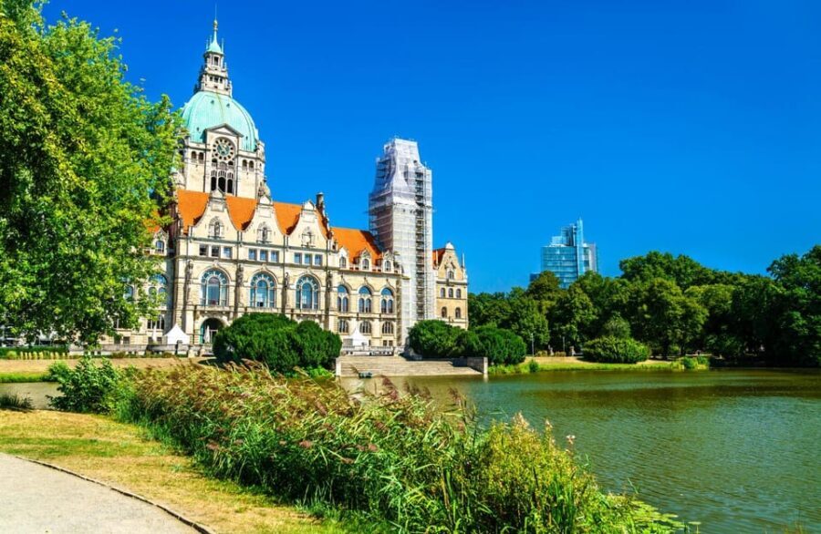 Hannover: Express Walk with a Local in 60 minutes
