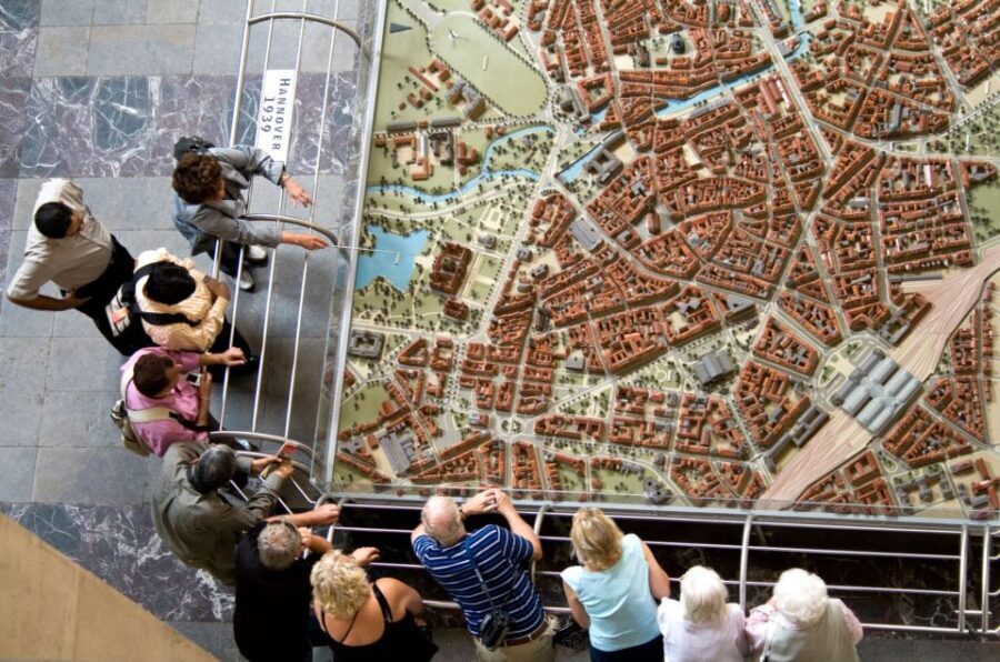 Hannover: New Town Hall exclusive Guided Walking Tour
