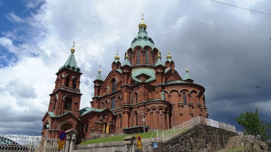 Helsinki: Express Walk with a Local in 60 minutes