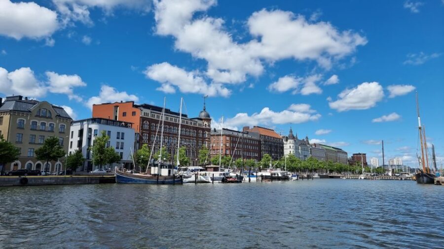 Helsinki: Private City Highlights Tour with Transfer