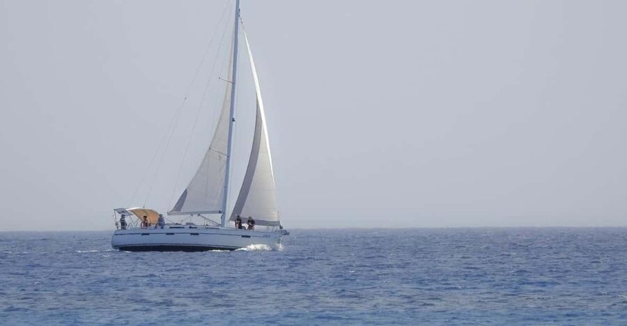 Heraklion: Sailing Cruise to Dia Island with Drinks and Meal