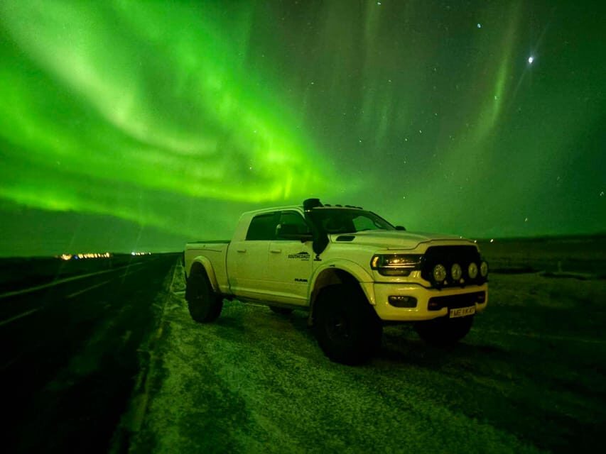 Hvolsvöllur: Northern Lights Hunt Guided Tour