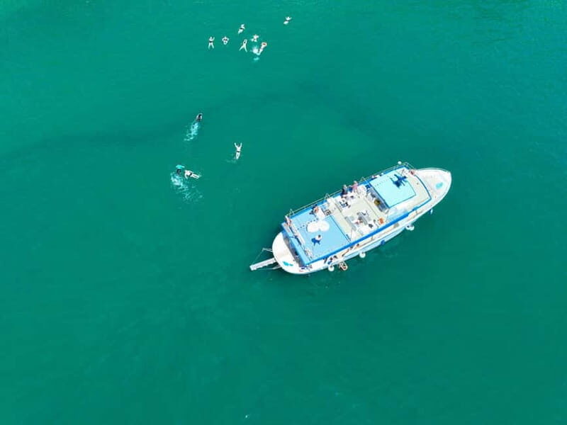 Ischia: MiniCruise with swimming stops and lunch on board