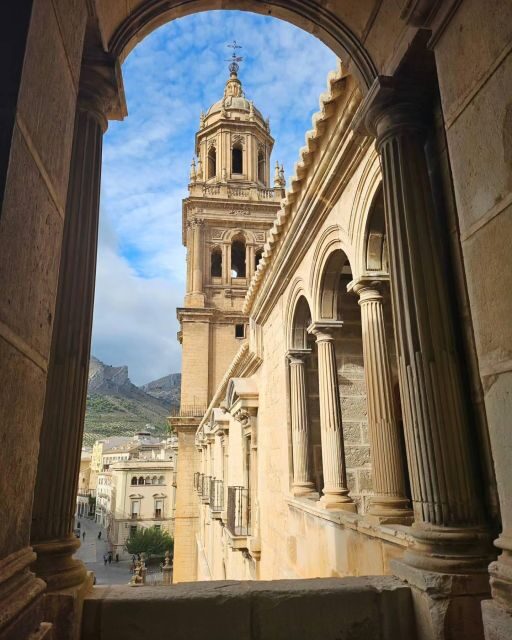 Jaén: Tour, Cathedral, Arch San Lorenzo and Jewish Quarter
