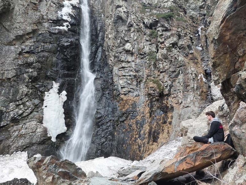 Kazbegi: Gveleti Waterfall Guided Hike