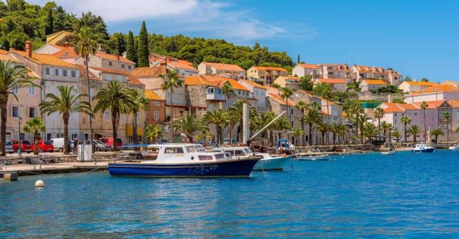 Korula: Sail Away - tour with traditional craftmanship boat