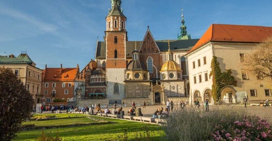 Kraków: 3-Day Wawel Castle, Wieliczka, and Auschwitz Tour