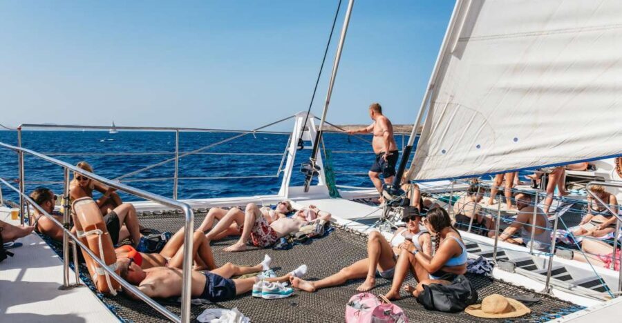 Lanzarote: Day Trip to the Papagayo Beaches by Catamaran