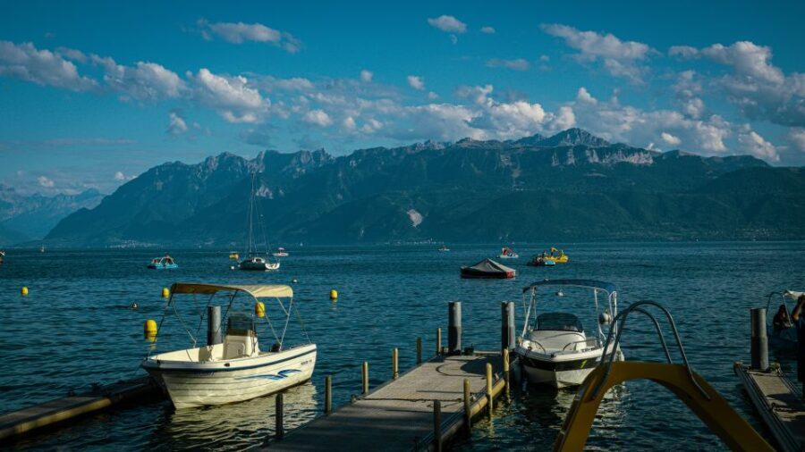 Lausanne: Insta-Perfect Walk with a Local