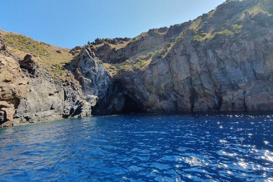 Lipari: Boat Tour of Vulcano Island with Disembarkation Stop