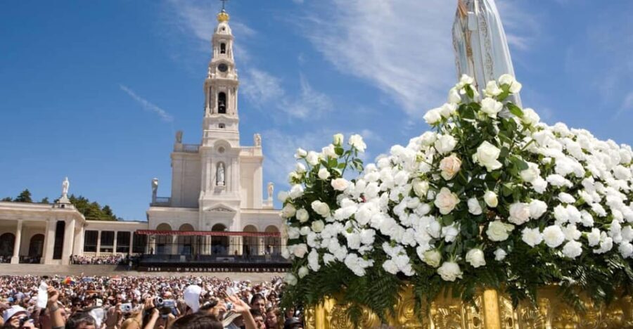 Lisbon: Fátima, Nazaré and Óbidos Full-Day Private Tour
