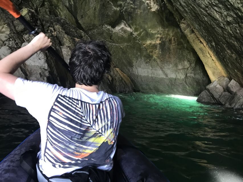 Lisbon: Full-Day Sesimbra Kayak Tour with Picnic