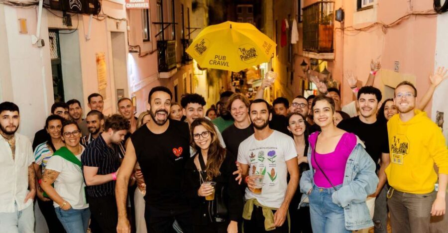Lisbon Premium Pubcrawl: 1h Open Bar, Shots, VIP Club Entry