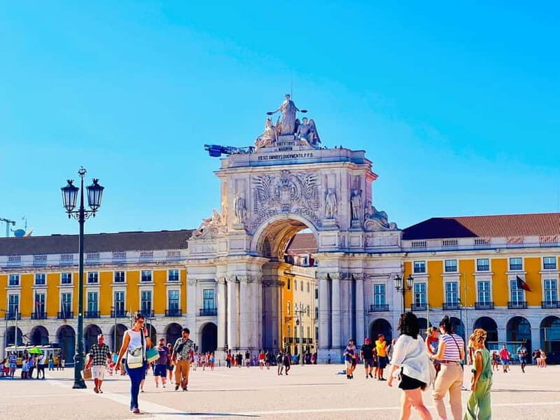 Lisbon: Private Tuk Tuk Tour with Polaroid Photos