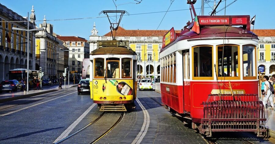 Lisbon: Setúbal Peninsula Tour with Wine Tasting & Local