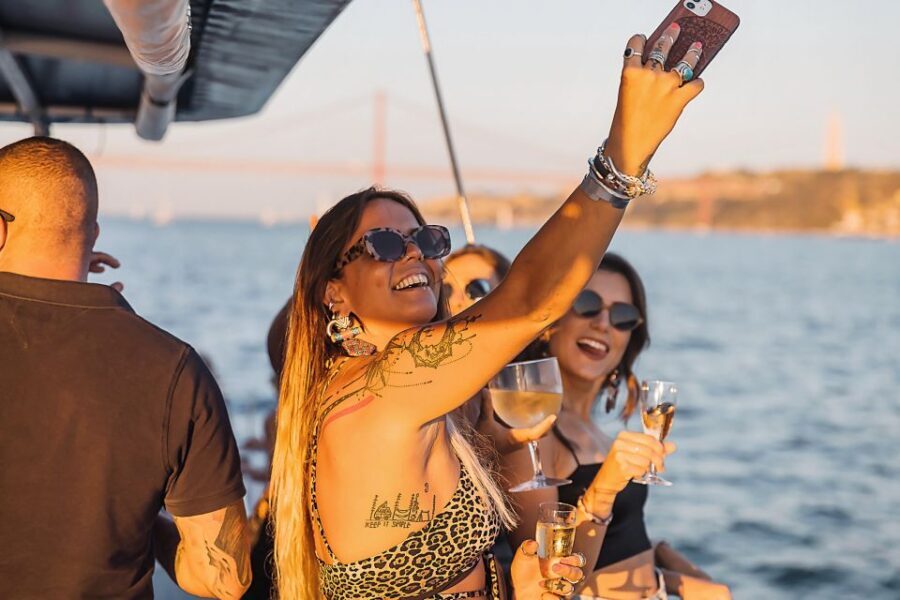 Lisbon: Sunset Catamaran Tour with Music and Drink