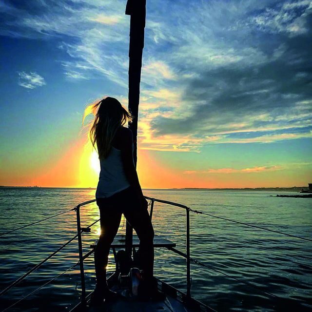 Lisbon: Sunset Sailing Cruise with Wine
