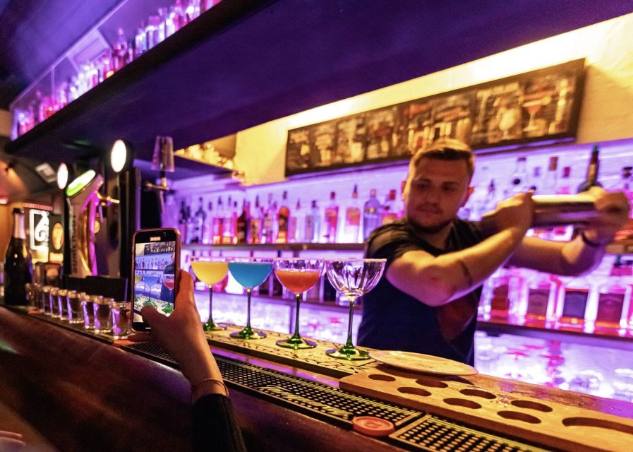 Lisbon: Tipsy Tour Fun Bar Crawl with a Local Guide