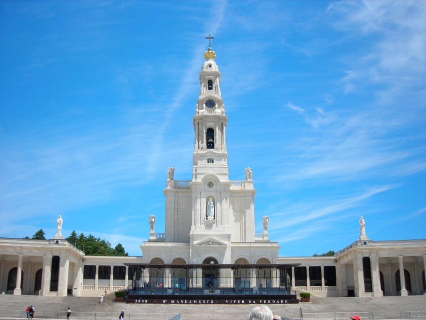 Lisbon: Tour Fátima, Batalha, Alcobaça, Nazaré and Óbidos - Authenticity and Practical Insights