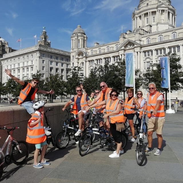 Liverpool: City Centre Highlights Tour on eBikes