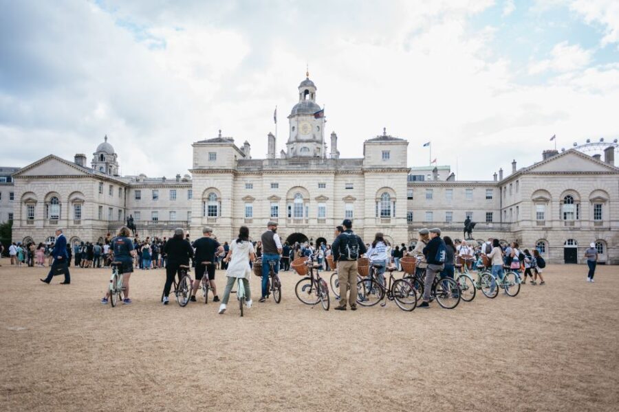 London: Landmarks & Secrets Bike Tour with Pub & Street Art