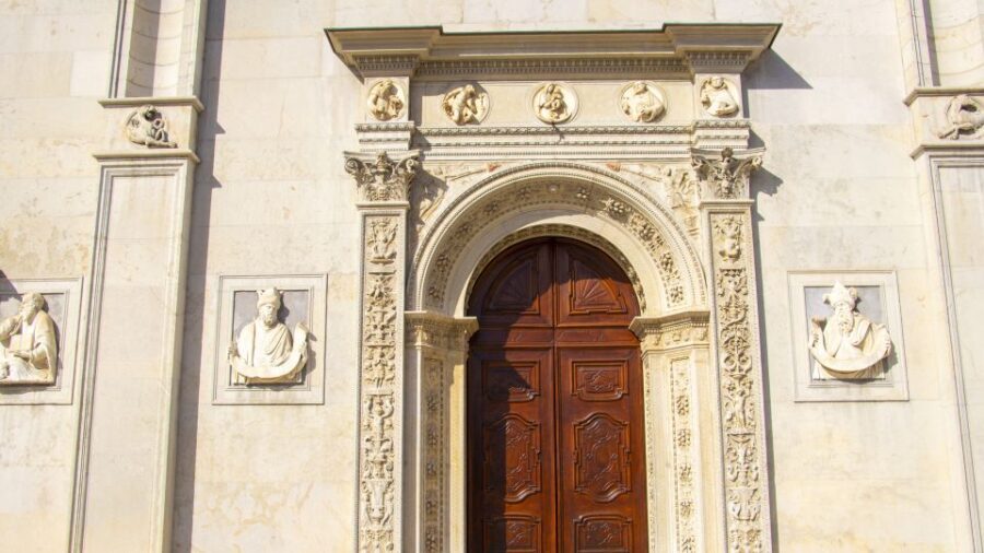 Lugano: Insta-Perfect Walk with a Local