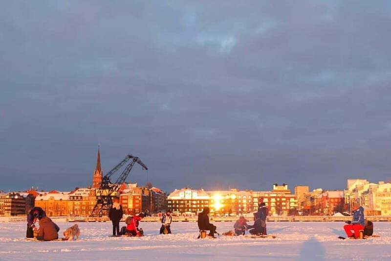 Lulea: Ice Fishing Tour in the heart of the city with Guide